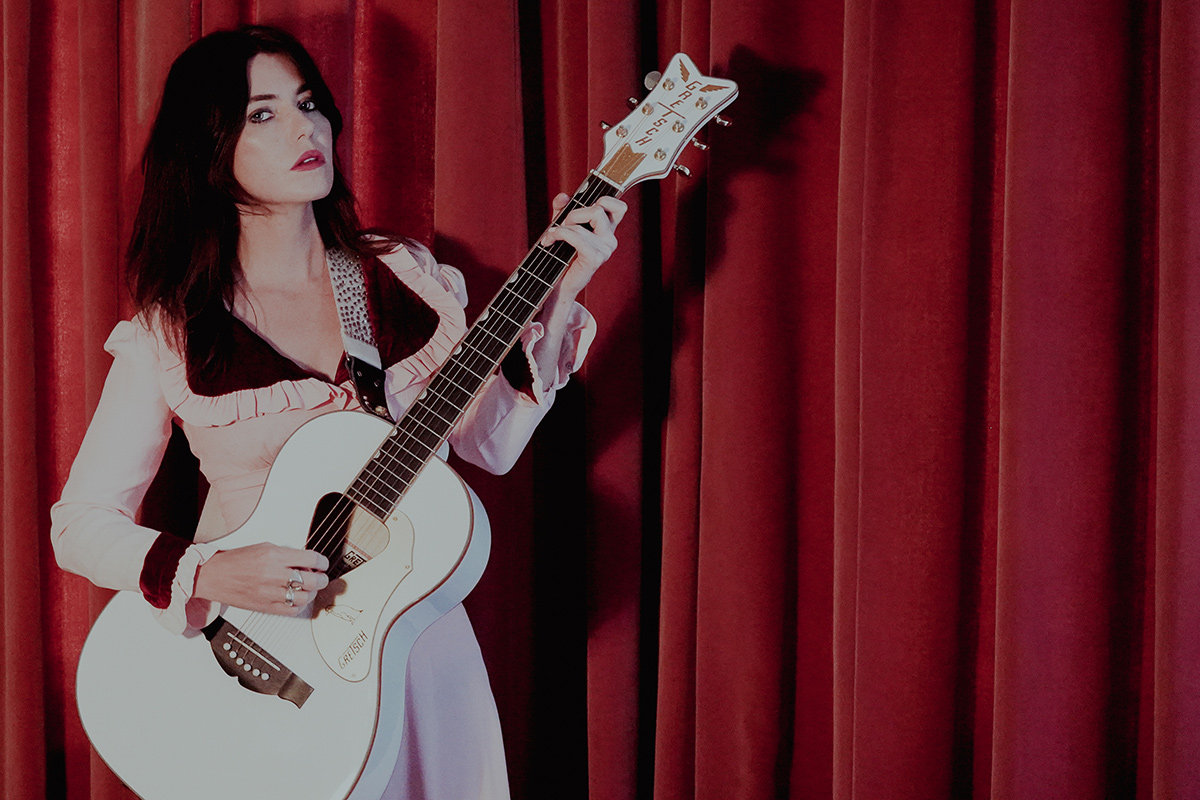 Laura-Mary Carter... En solo ! - Stars Are Underground