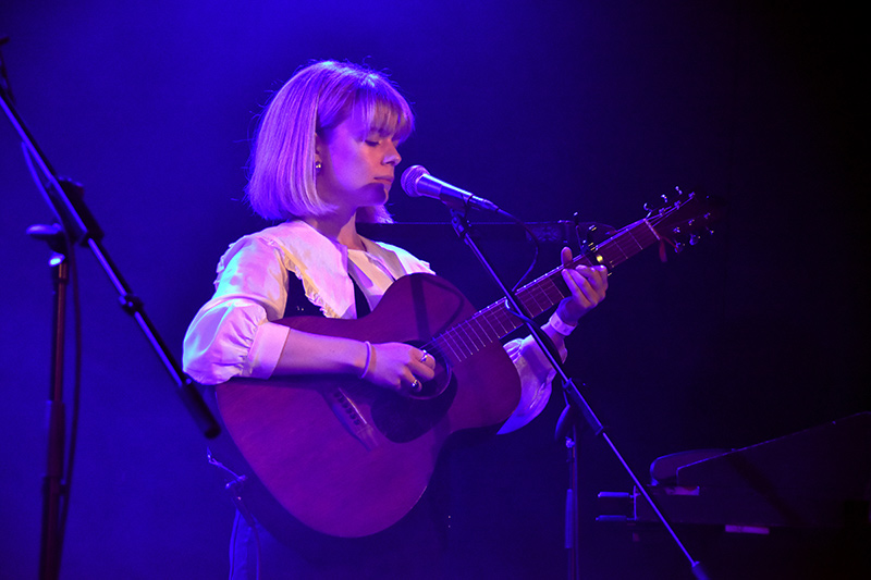 CHLOE FOY - L'Archipel Théâtre - Paris - samedi 5 novembre 2022 - Stars ...