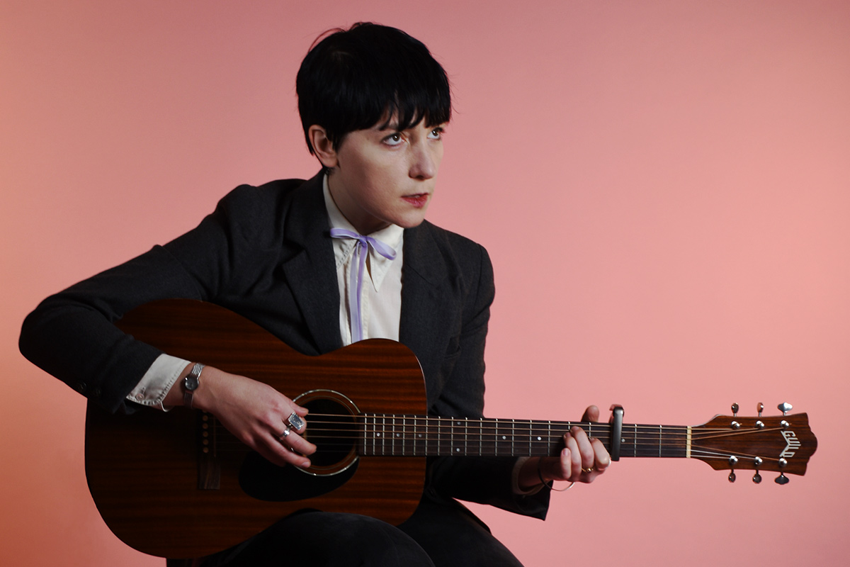 Flora Hibberd, nouvelle icône indie folk ? - Stars Are Underground